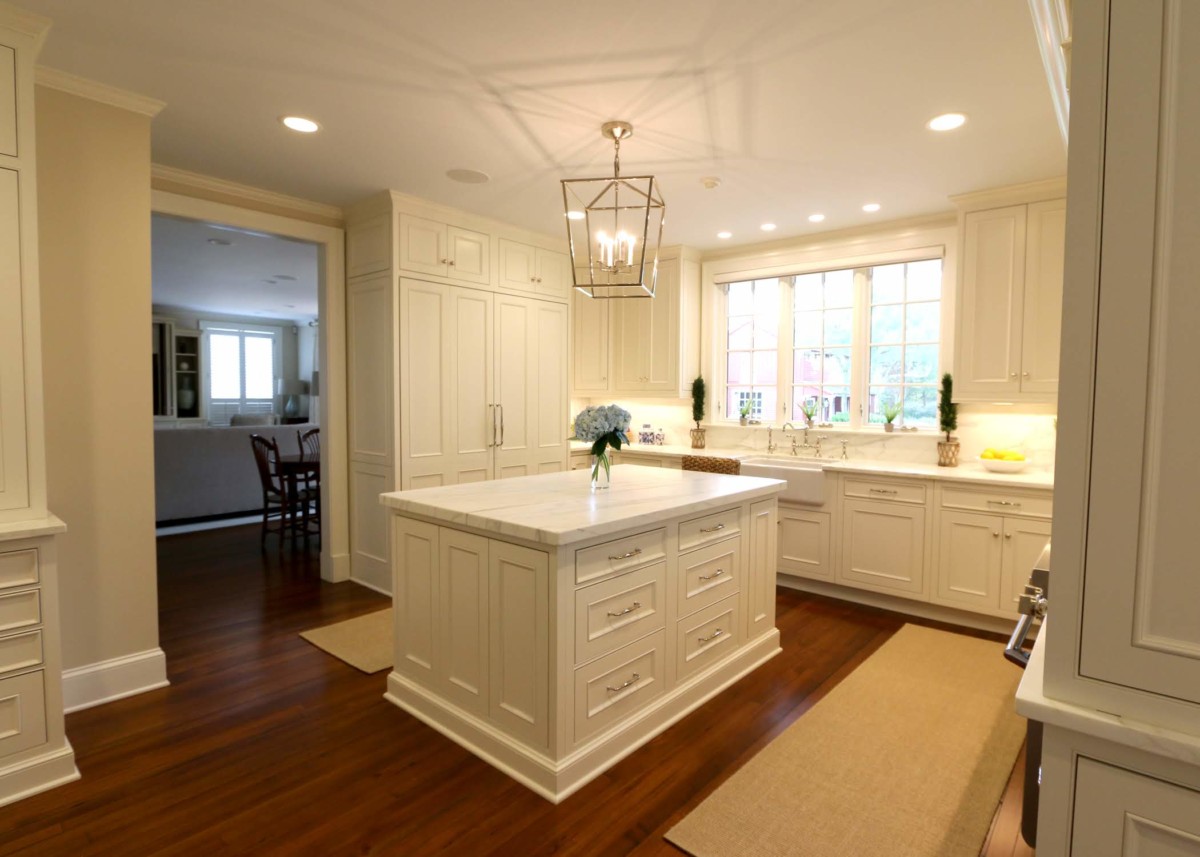 Elegant Traditional Kitchen Cabinets & Design | Classic Cupboards
